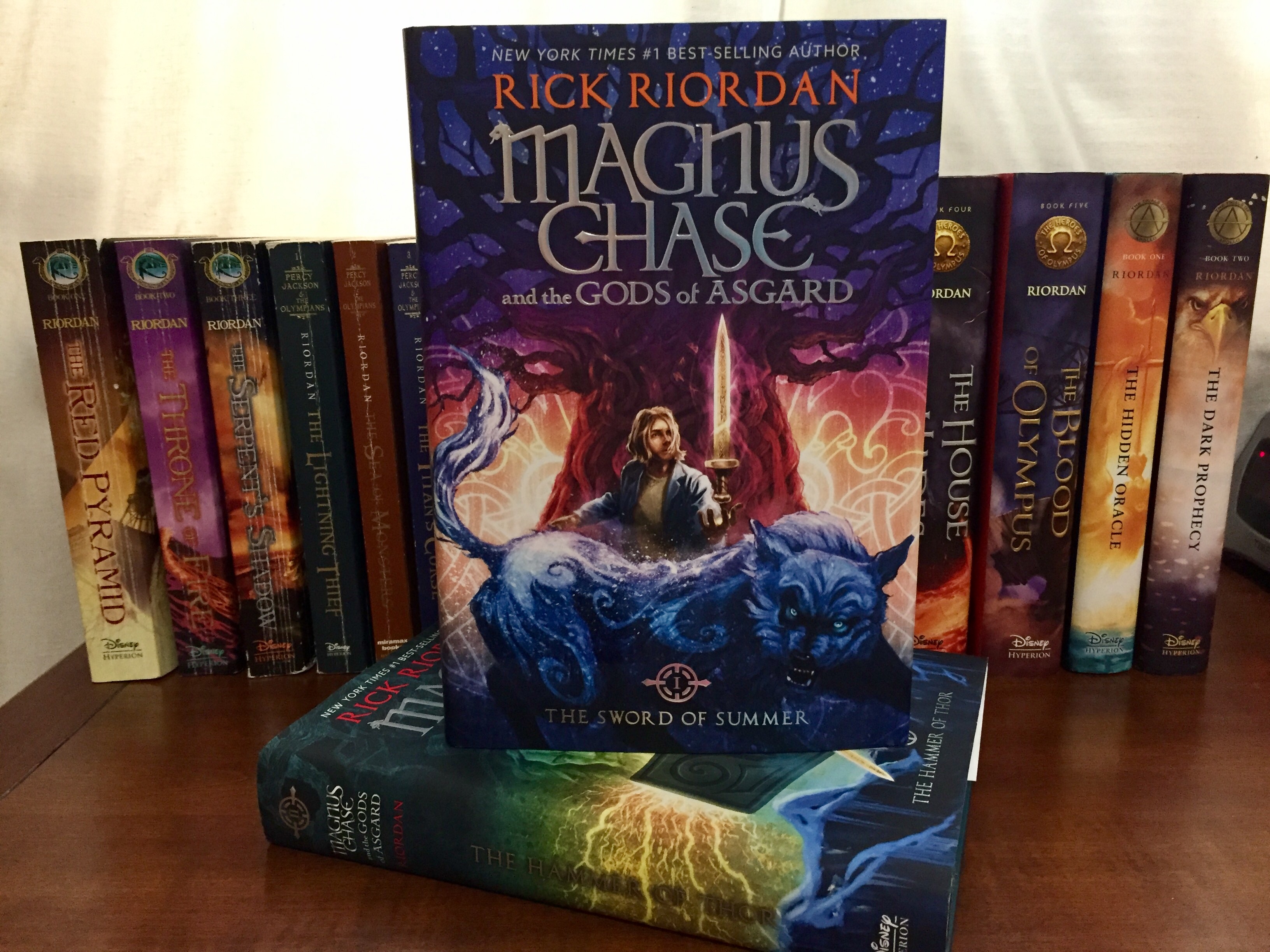 Book Review | The Sword of Summer – Righter of Words